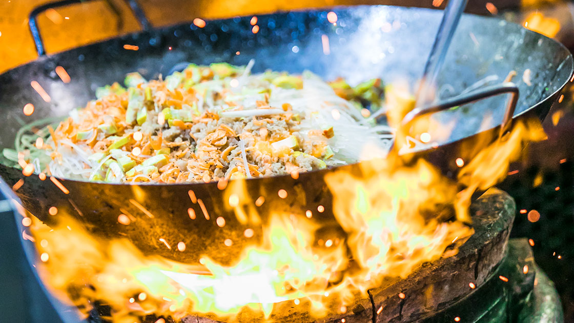 Padthai with dried shrimp and egg - Thipsamai