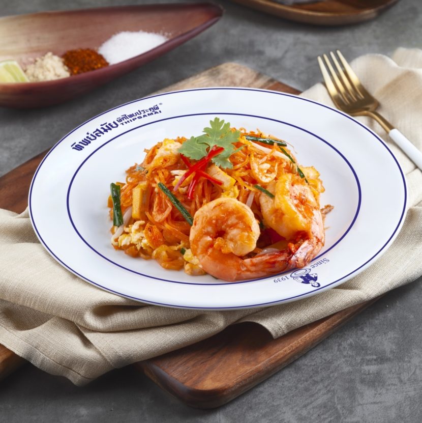 Padthai with shrimp oil fresh deep-sea prawns and egg - Thipsamai